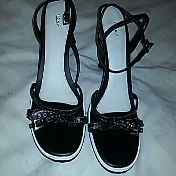 Fiona | Shoes | Fioni Womens Sandals Heels Black Straps Black And White ...